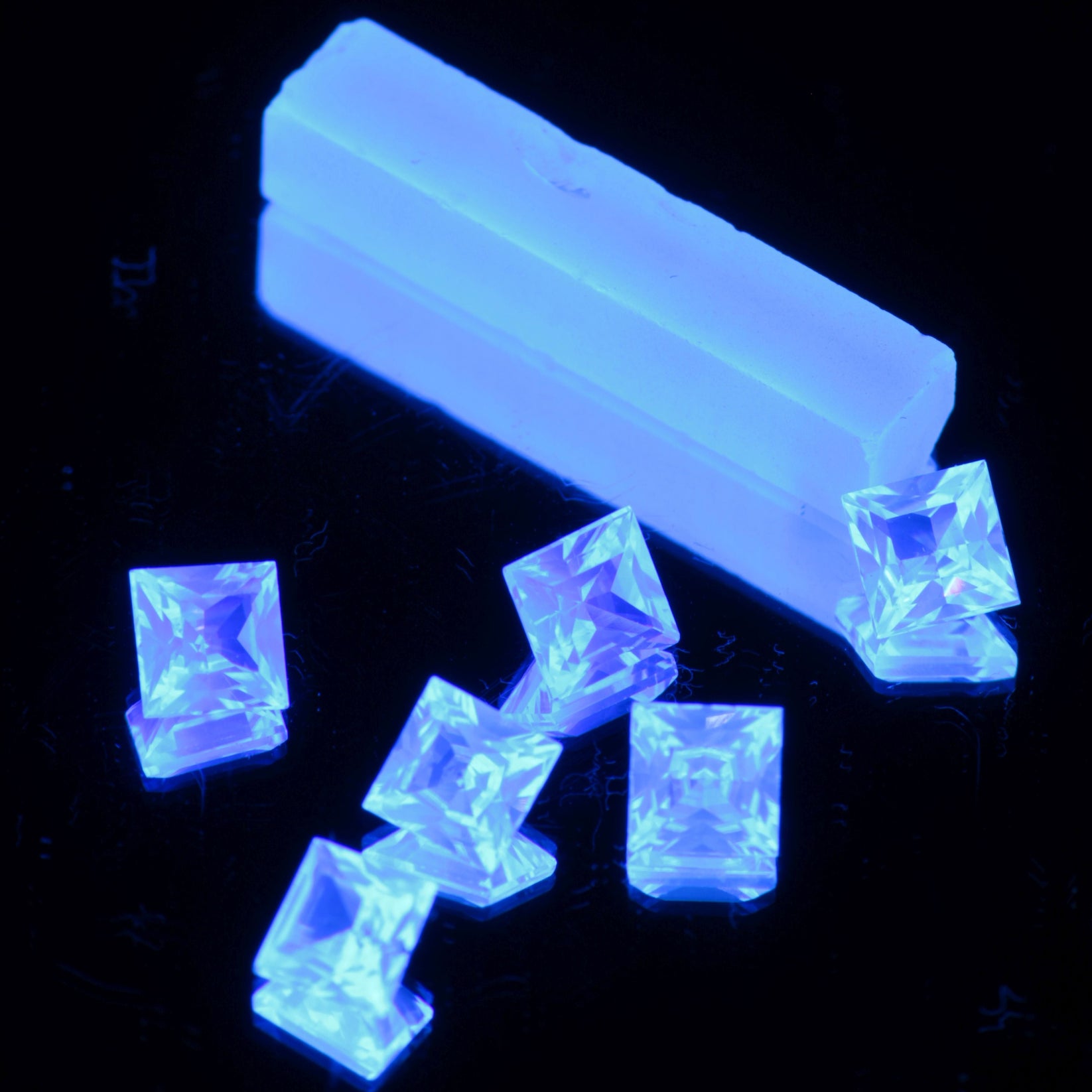 LYSO Faceted Loose Gems Blue Fluorescent Scintillator – Gems Of Science